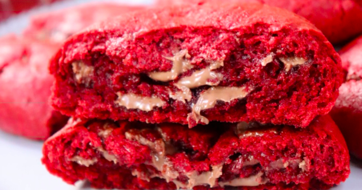 Red velvet cookies - Romi's Bakes
